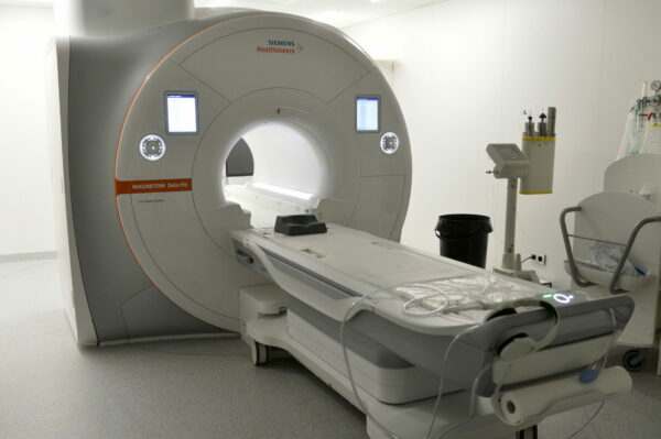 A betegeknek rossz, a csókosoknak jó lesz a CT- és MR-vizsgálatok államosítása | atlatszo.hu